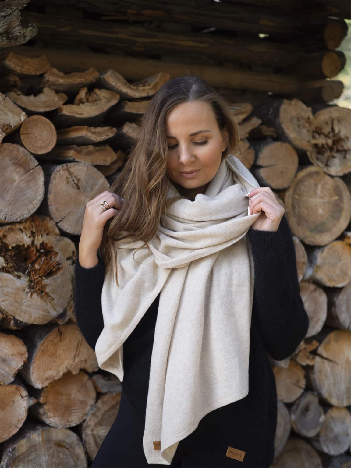 LOVE Scarf -huivi, vaaleanharmaa | PURA Finland