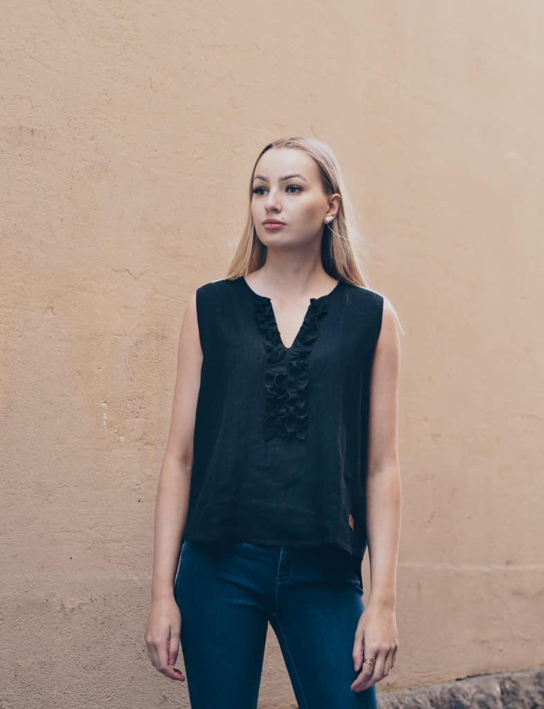 II-laatu | LINEN Ruffle Top -pellavatoppi, musta | PURA Finland
