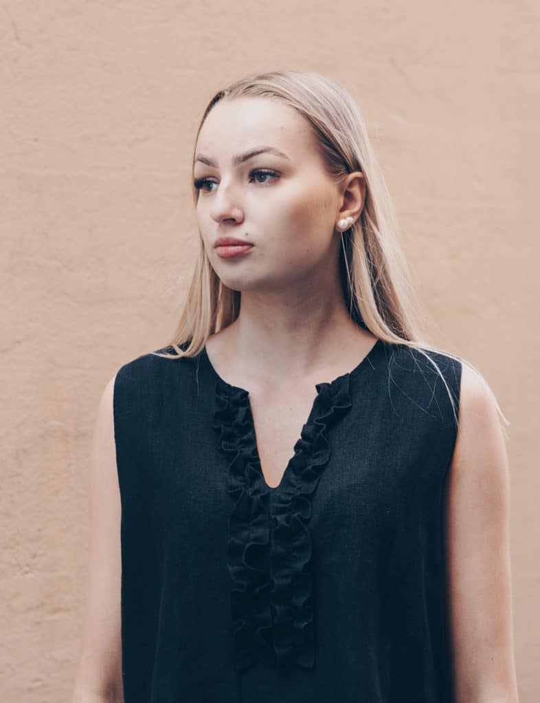 II-laatu | LINEN Ruffle Top -pellavatoppi, musta | PURA Finland